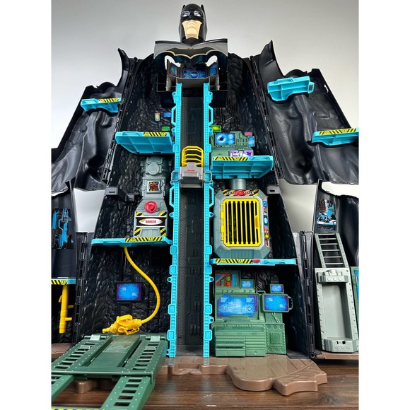 DC Comics | Toys | Dc Comics Batman Battech Batcave Giant Transforming ...